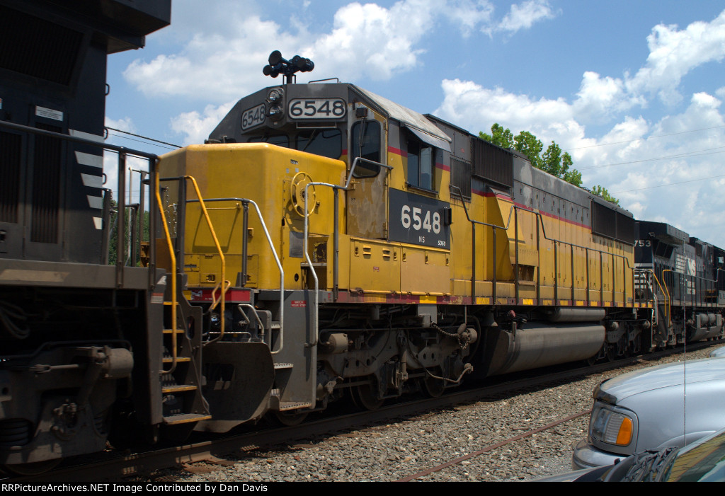 NS SD60 6548 trails on 16N